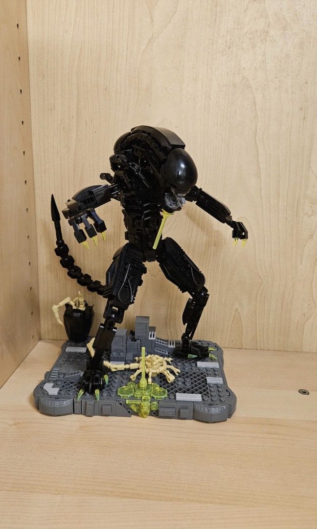 ALIEN (BRICKS), Hobbies & Toys, Toys & Games on Carousell