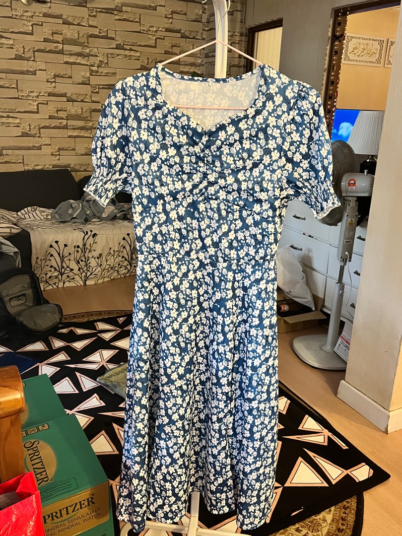 Dazy Blue White Floral Blouse, Women's Fashion, Dresses & Sets, Dresses ...