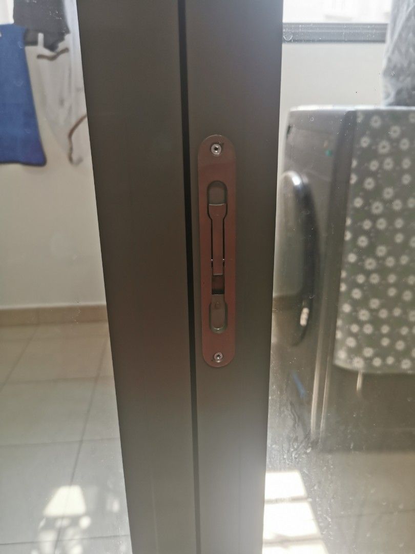 HDB metal gate latch. Door latch installation. Door latch repair. Flush ...