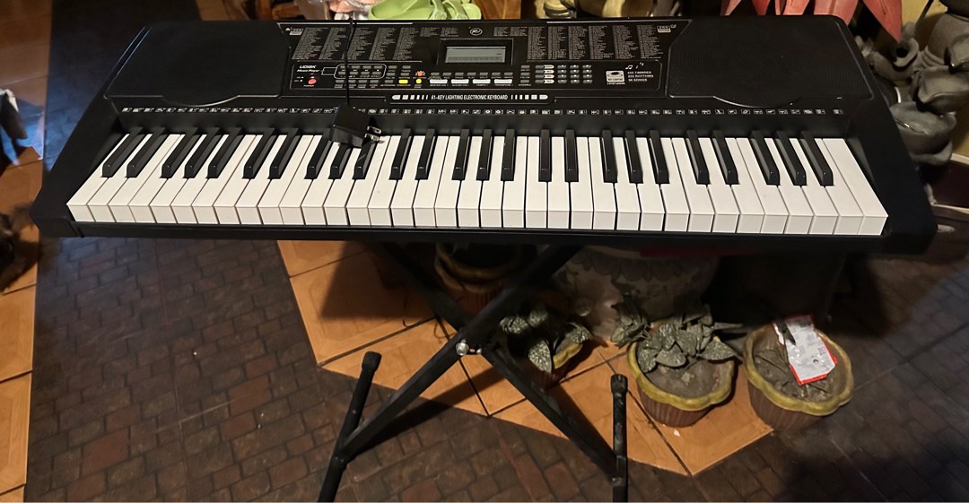 RJ maestro keyboard 61 keys, Hobbies & Toys, Music & Media, Musical ...