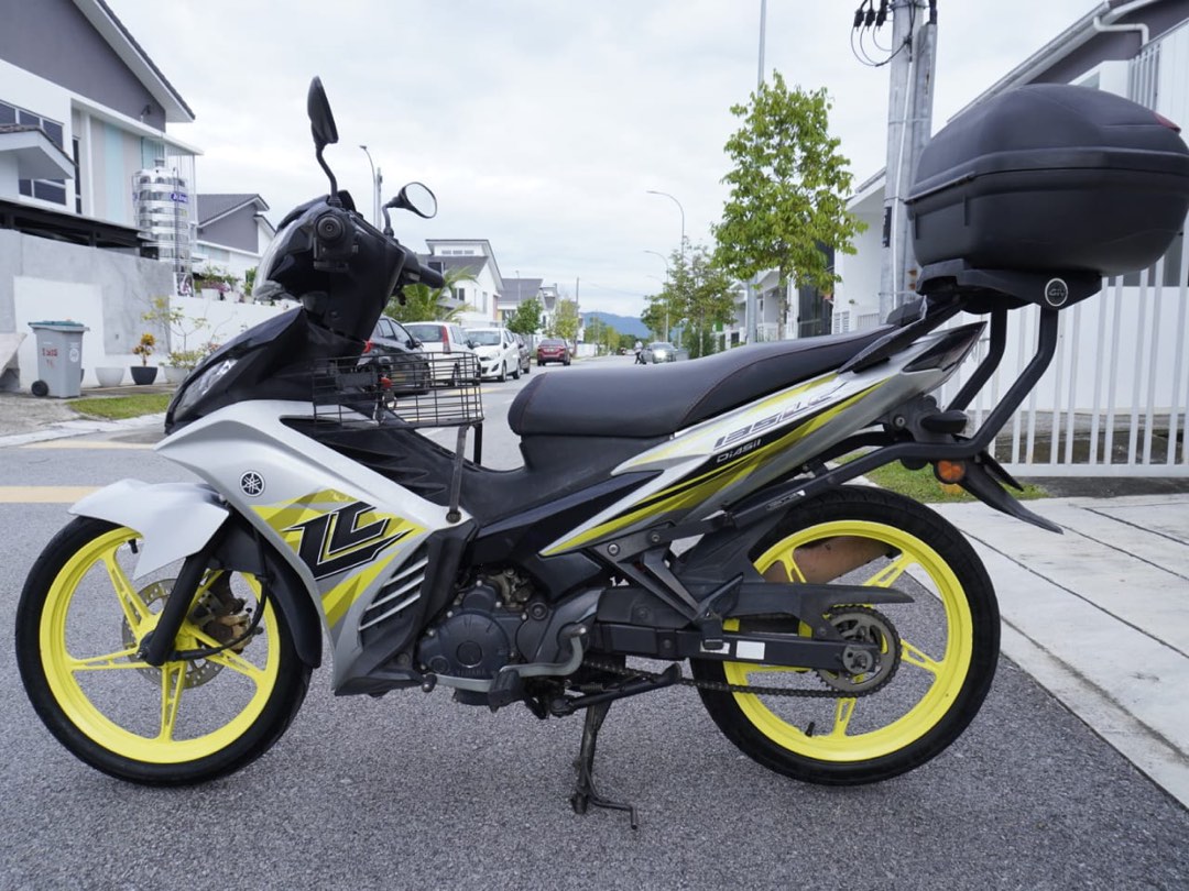 YAMAHA LC V4 2018, Motorbikes on Carousell