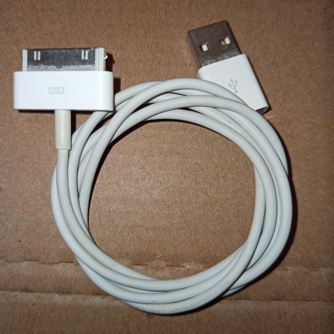 Apple iPhone 4S white 16GB model code A1387 with essential accessories ...