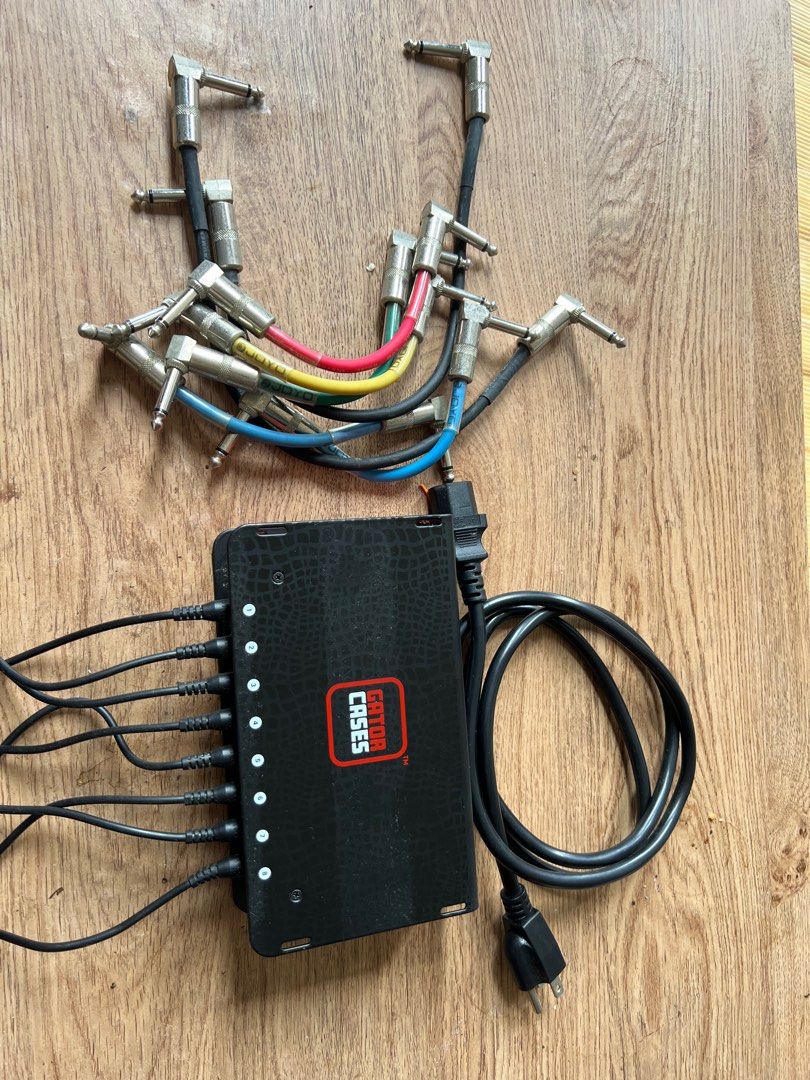 Gator Power 8 pedal power supply, Hobbies & Toys, Music & Media, Music ...
