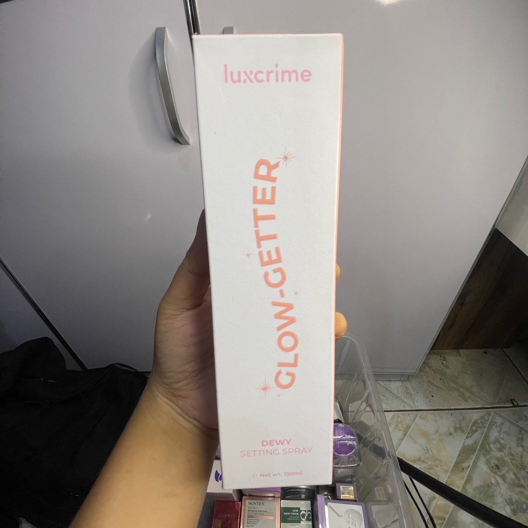 (New) setting spray luxcrime dewy finish, Kesehatan & Kecantikan, Rias ...