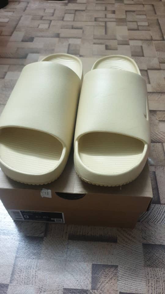 nike clam slide, Men's Fashion, Footwear, Sneakers on Carousell