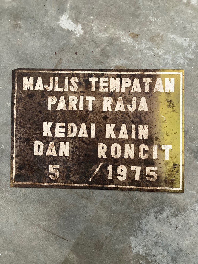 Old sign lama majlis tempatan parit raja, Hobbies & Toys, Collectibles ...