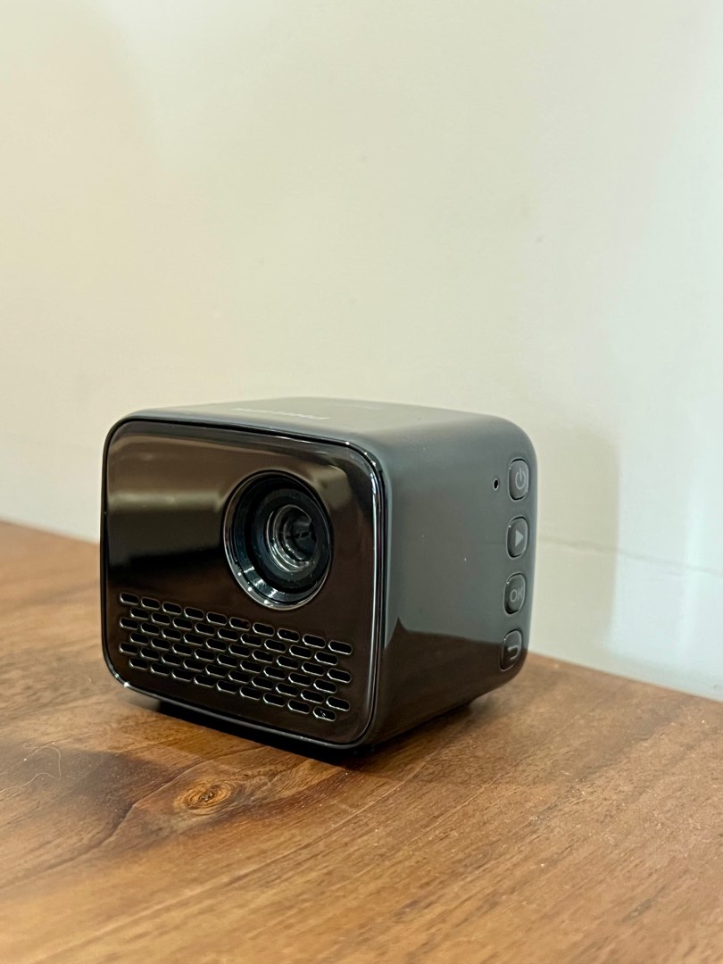 Philips PicoPix Nano 飛利浦移動投影機, 家庭電器, 電視 & 其他娛樂, 投影機 - Carousell