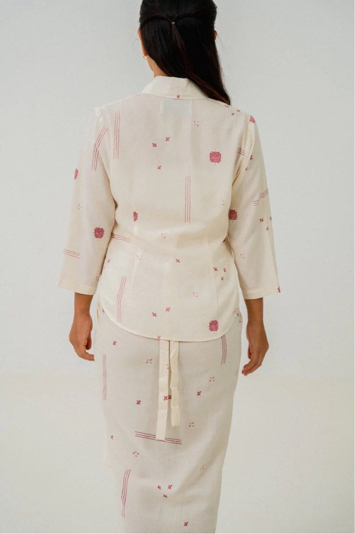 (RENT) Oh Sebenar Sketsa Kebaya Set in Buttercream Pink, Women's ...