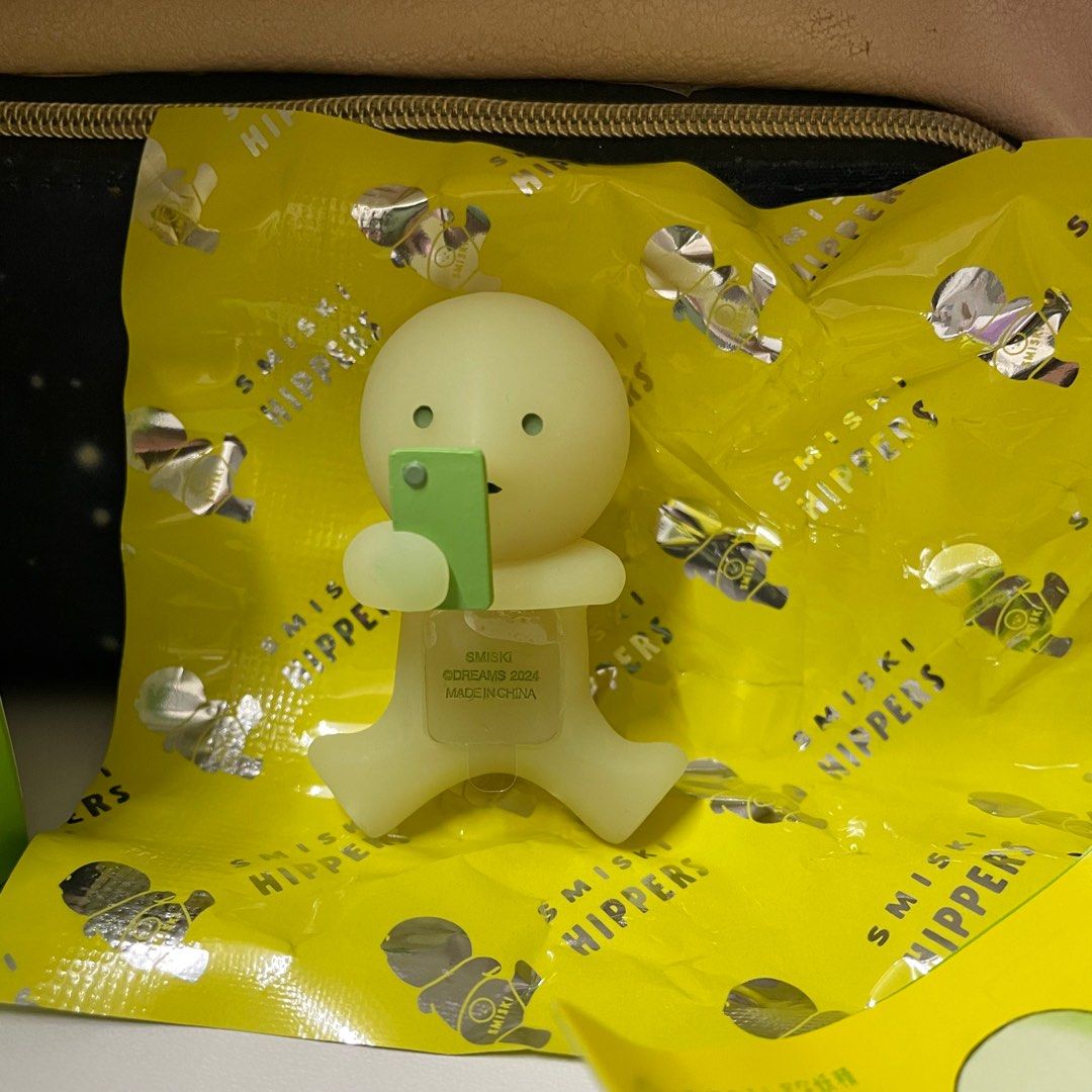 Smiski Hippers Series - Smiski on His Smartphone/Holding Phone (Tags ...