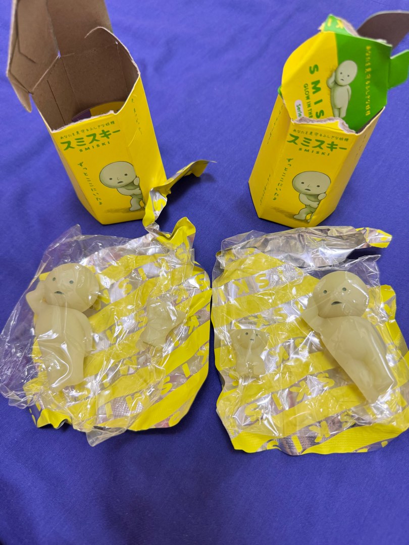 SMISKI SERIES 1 - Smiski Lounging with Little Smiski Lifting, Hobbies ...