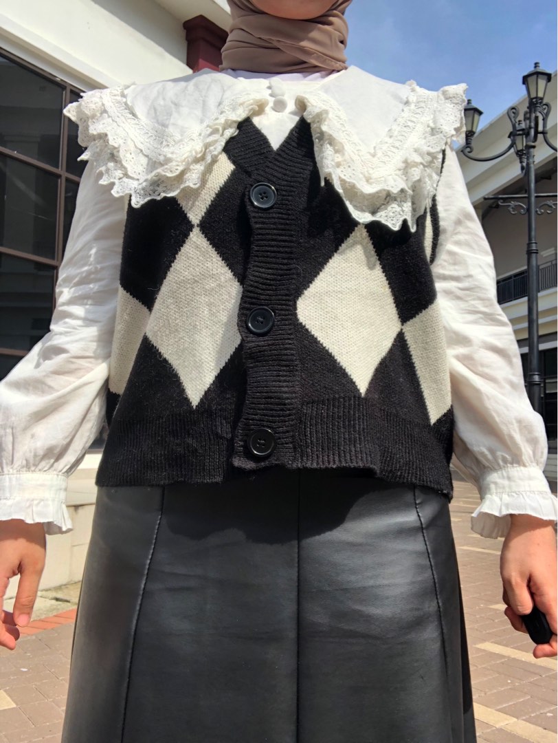 Vest rompi rajut ketupat argyle hitam putih vest knit semi crop ...