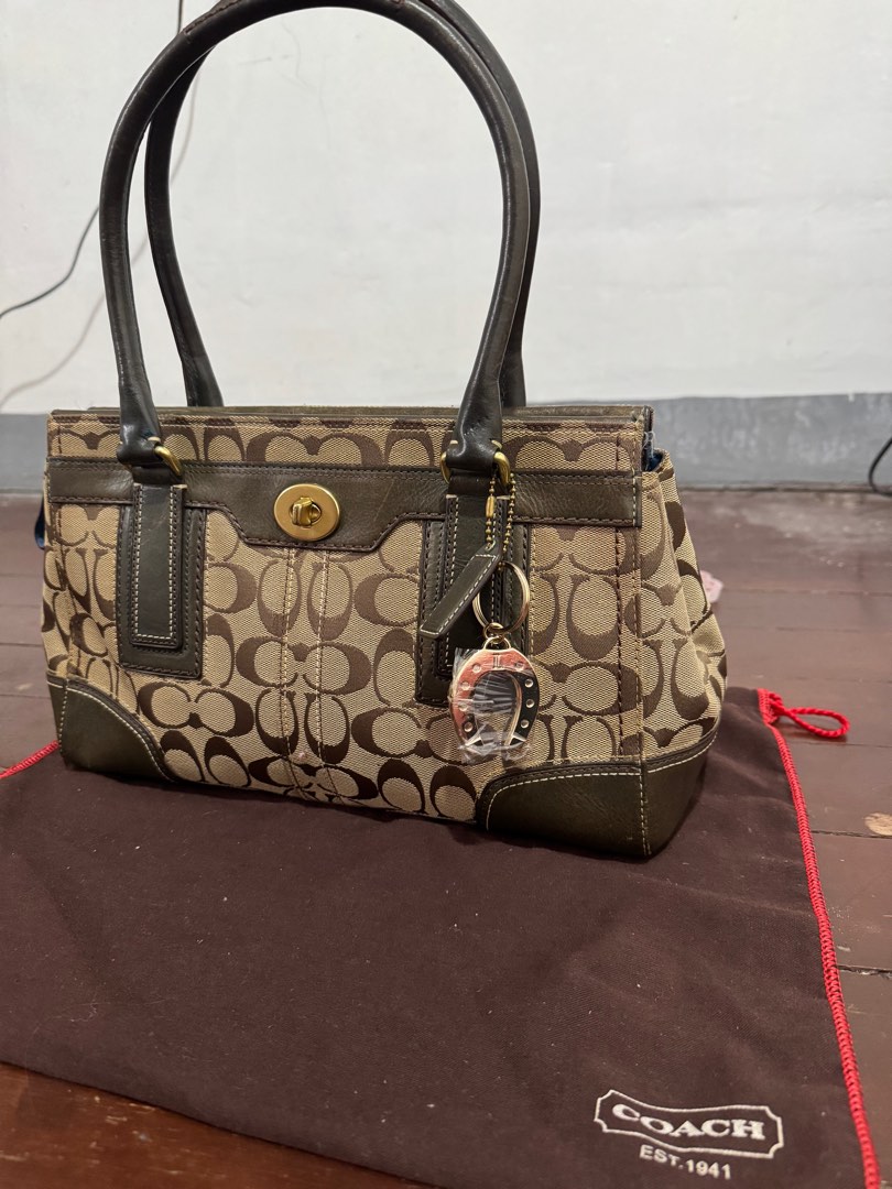 Coach Hampton signature Aunthentic, Luxury, Bags & Wallets on Carousell