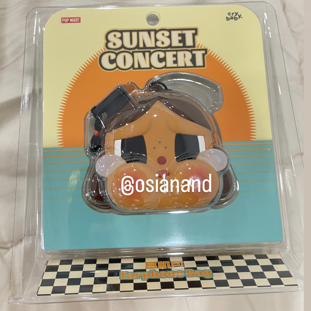 Cry baby dompet atau tempat earphone ORI POPMART, Toys & Collectibles ...