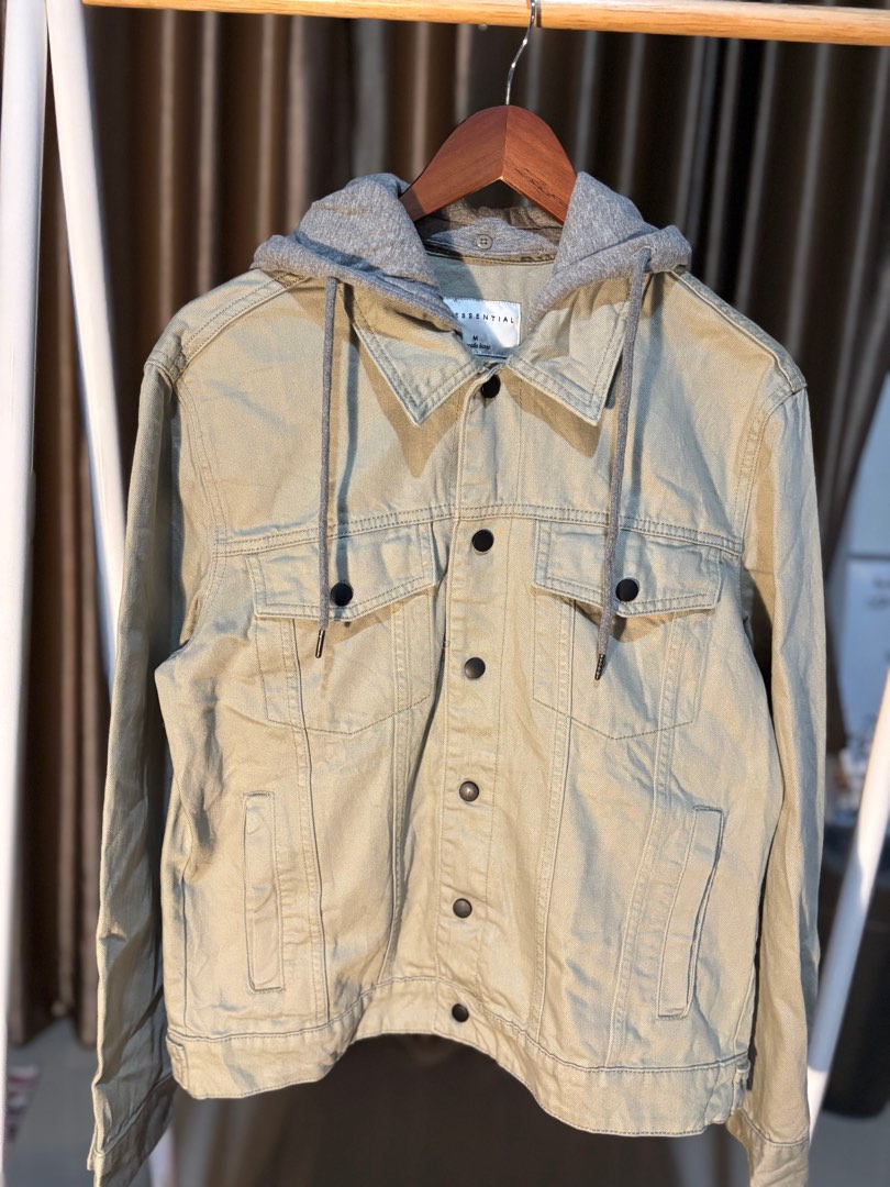 H - Essential, Fesyen Pria, Pakaian , Baju Luaran di Carousell