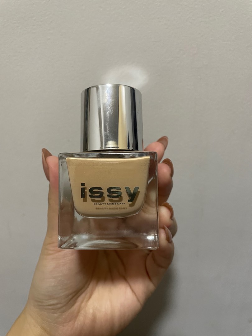 issy active foundation, Beauty & Personal Care, Face, Makeup on Carousell