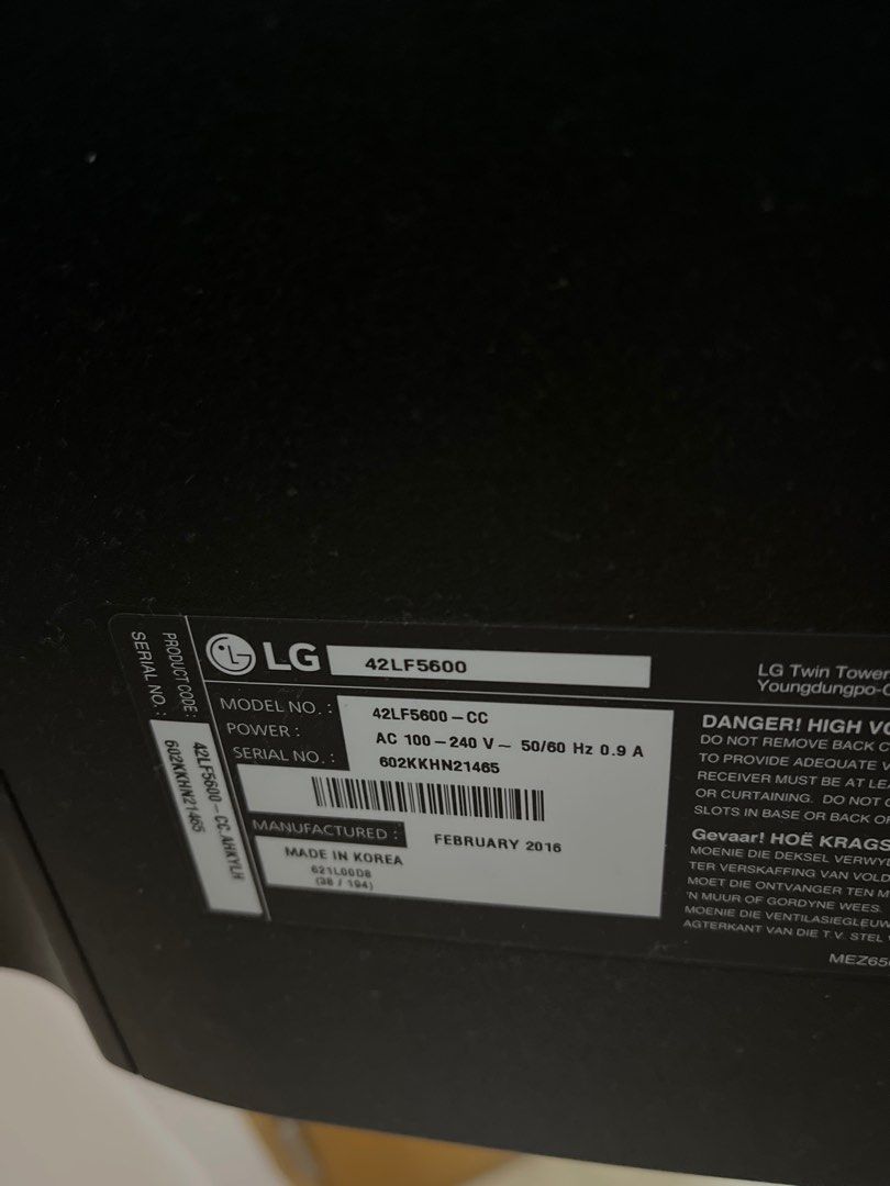 LG 42” TV, model: LG42LF5600-CC, Made in Korea, 操作正常，90% new, 請查看所有圖片，相片中電視，因冇插天線，所以影唔到畫面。只賣電視，不 ...