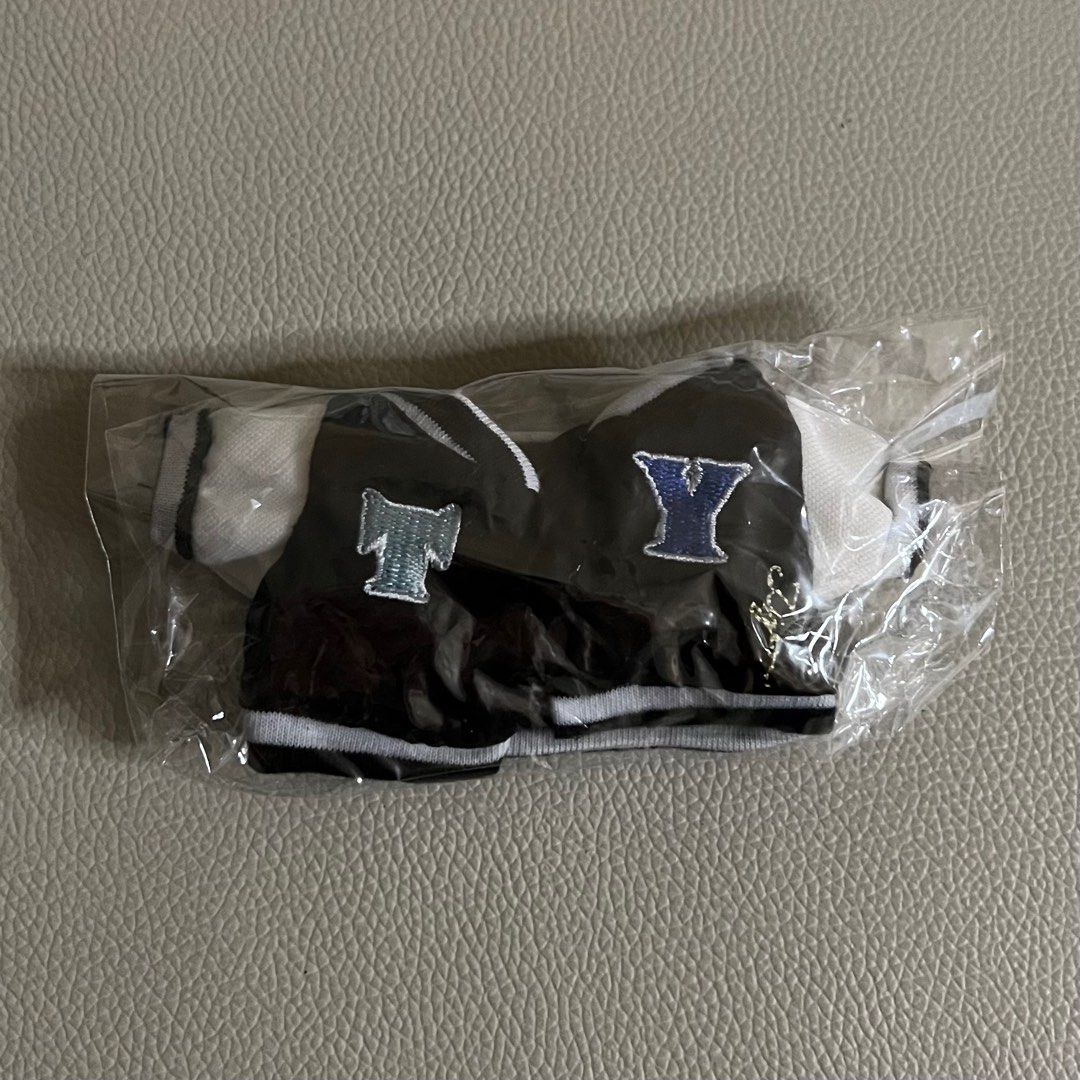 【代放】MIRROR Tiger Yau邱傲然 演唱會造型 娃衣 公仔衫, 興趣及遊戲, 收藏品及紀念品, 明星周邊 - Carousell