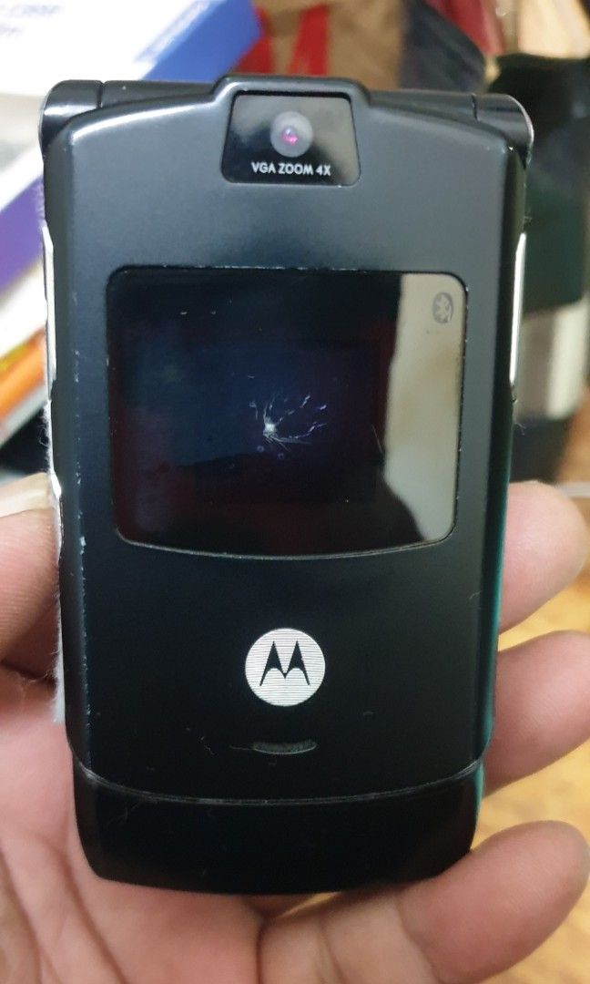 Motorola RAZR V3 VINTAGE, Hobbies & Toys, Collectibles & Memorabilia ...