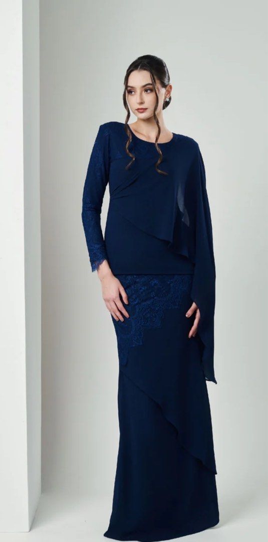 Qiszar Vaneesa navy blue, Women's Fashion, Muslimah Fashion, Baju ...