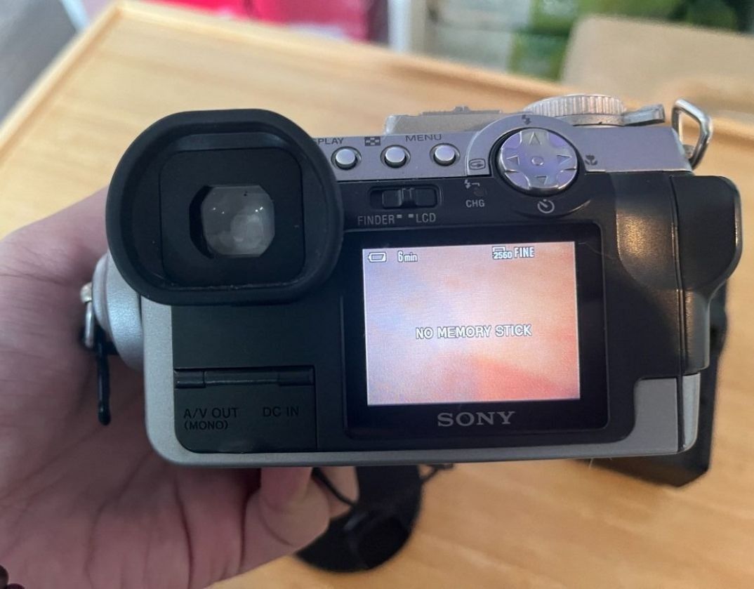 Rare Sony Cybershot DSC-F707, Photography, Cameras on Carousell