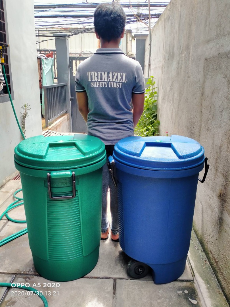 roller king trash bin rolling bin heavy duty, Furniture & Home Living ...