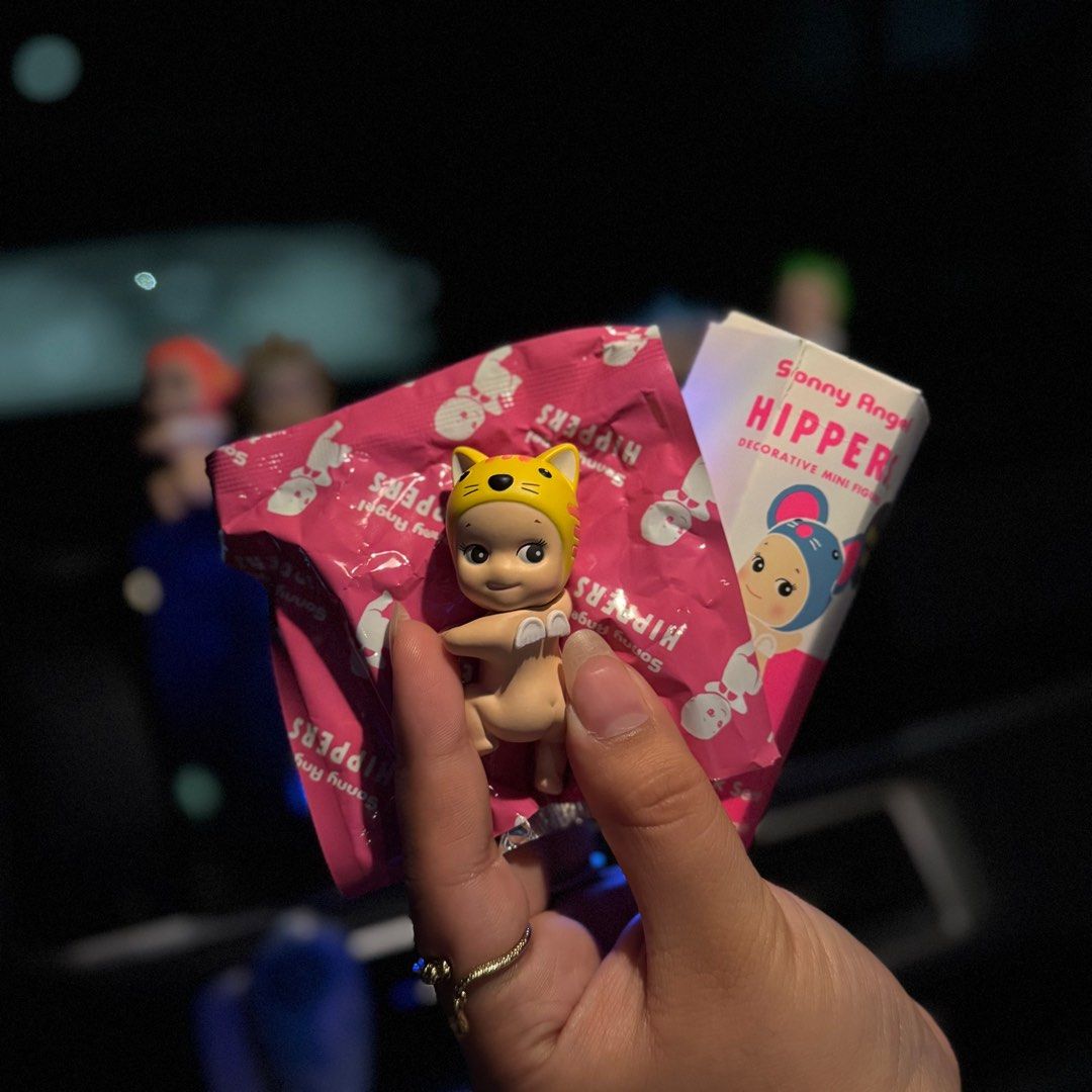 SONNY ANGEL LOOKING BACK HIPPER CAT 100% ORIGINAL, Hobbies & Toys, Toys ...