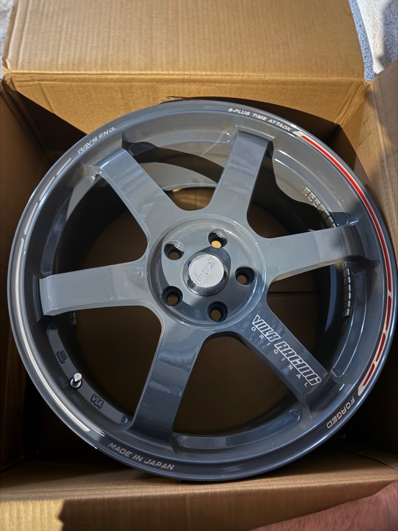 TE37 Gray flow forming 18inch, Auto Accessories on Carousell