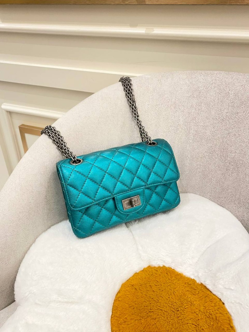 CHANEL MINI REISSUE METALLIC EMERALD SHINY GREEN, Luxury, Bags ...