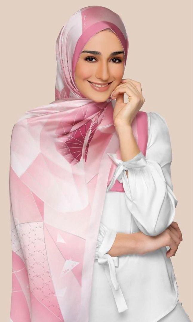 Disney x dUCk Cinderella Shawl in Fairy Godmother, Women's Fashion ...