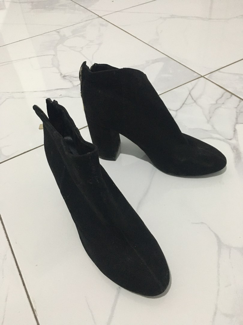 Sepatu boots heels pull&bear size 37, Fesyen Wanita, Sepatu di Carousell