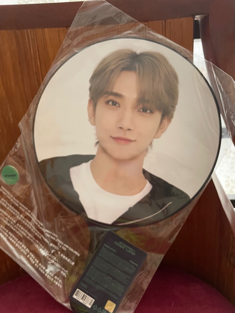 SEVENTEEN Caratland 2022 Joshua Picket, Hobbies & Toys, Memorabilia ...