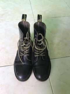 dr. martens docmart, Fesyen Pria, Sepatu , Sepatu Boot di Carousell