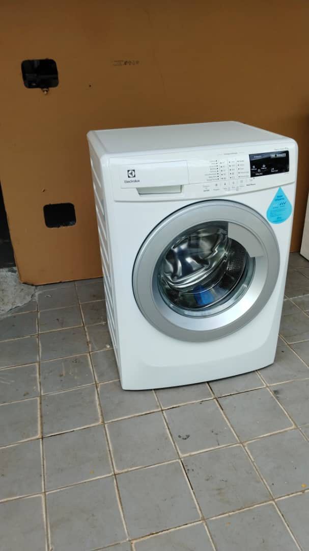 front load hot washer Electrolux 8kg washing machine mesin basuh fully ...