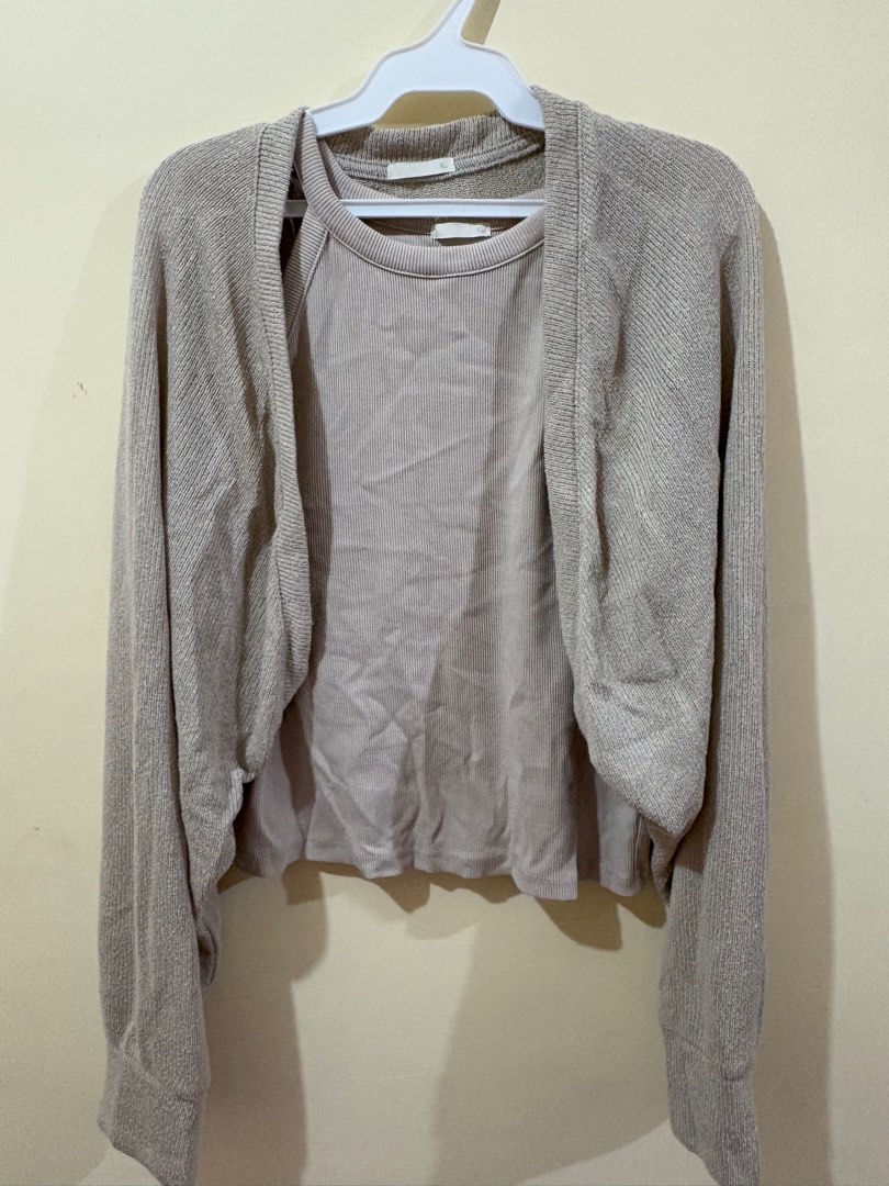 GU Top, Women's Fashion, Tops, Others Tops on Carousell