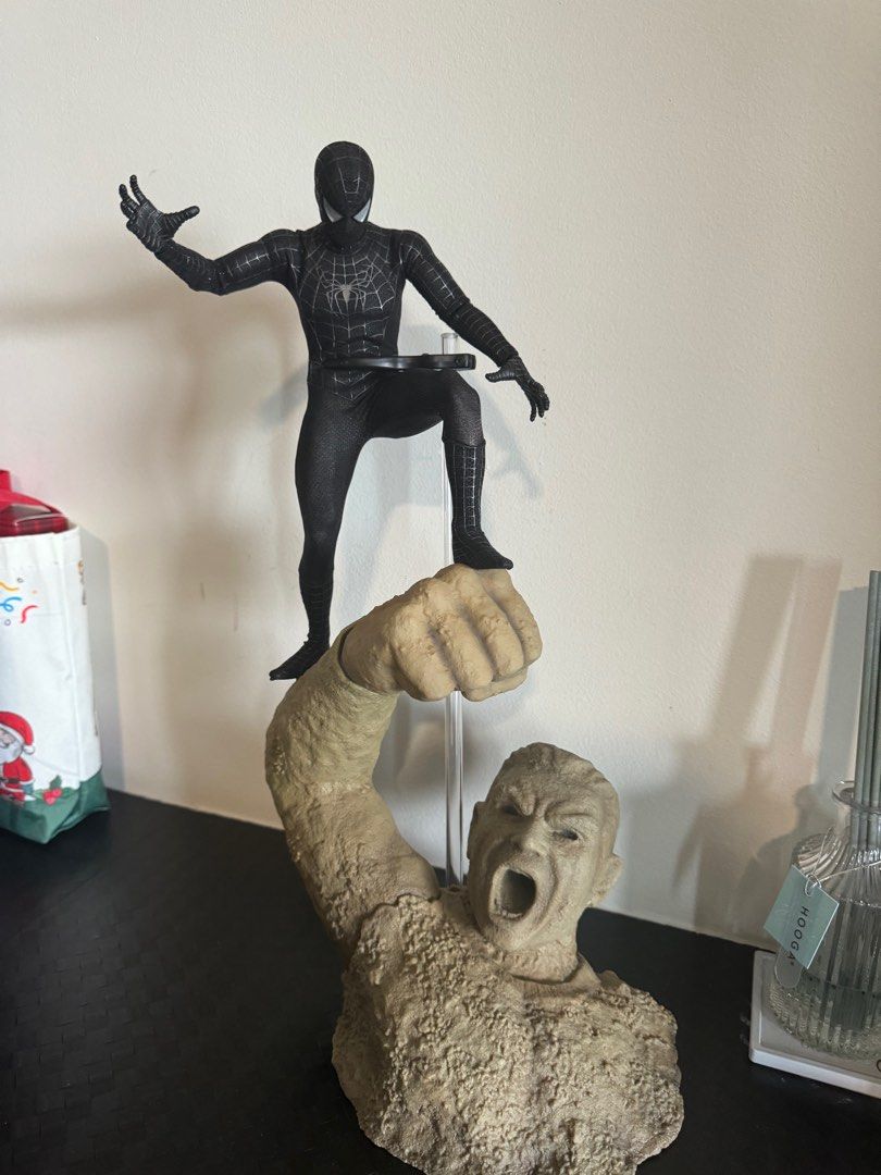 Hot Toys MMS 165 Spider Man 3 (Black Suit Version) with Sandman Diorama ...