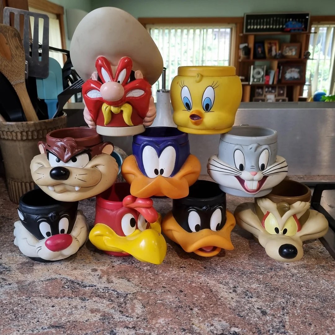 Looney Tunes mug, Everything Else, Others on Carousell