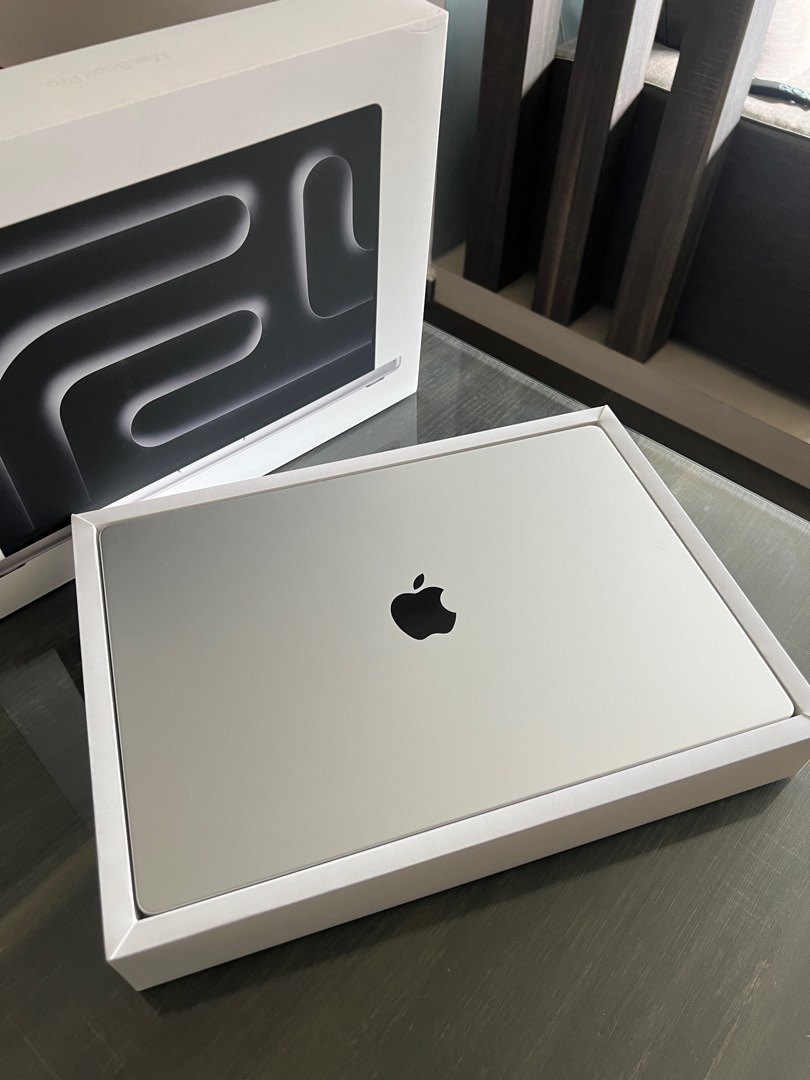 MacBook Pro 16-inch (Silver) M3 Max with AppleCare till Oct 2025 ...