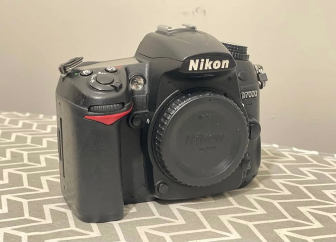 NIKON D7000 WITH BATERY GRIP, Photography, Cameras on Carousell