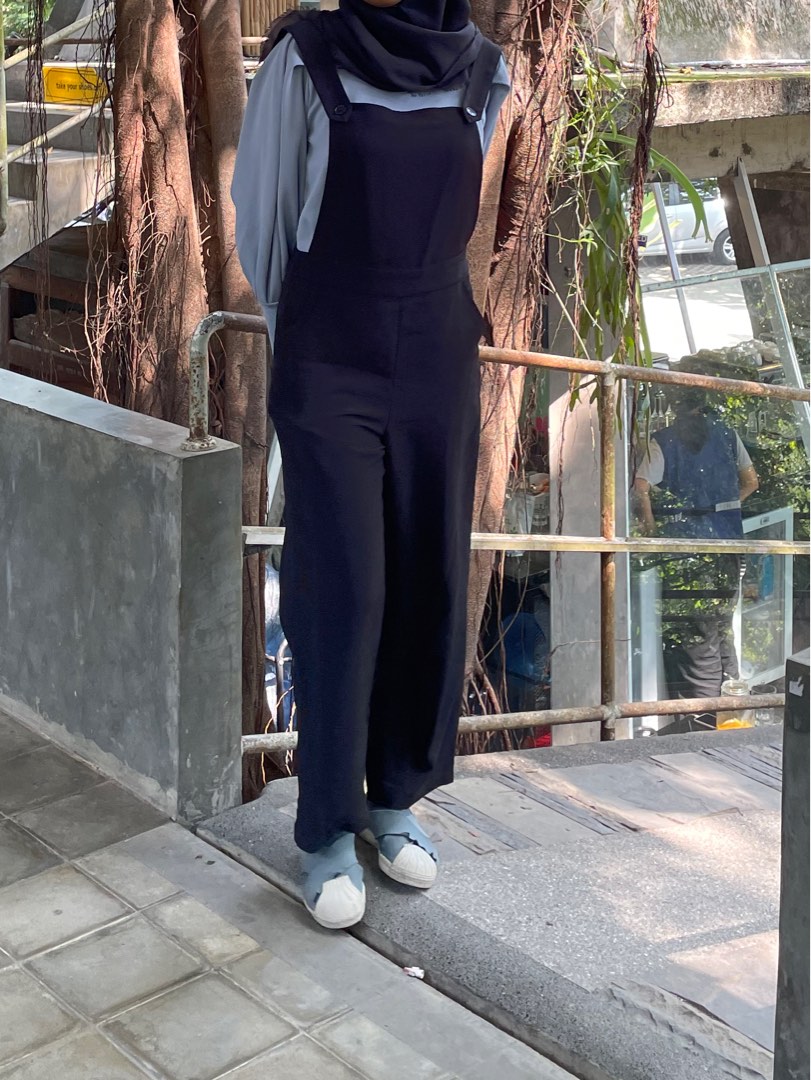 Overall hitam, Fesyen Wanita, Pakaian Wanita, Jumpsuits di Carousell