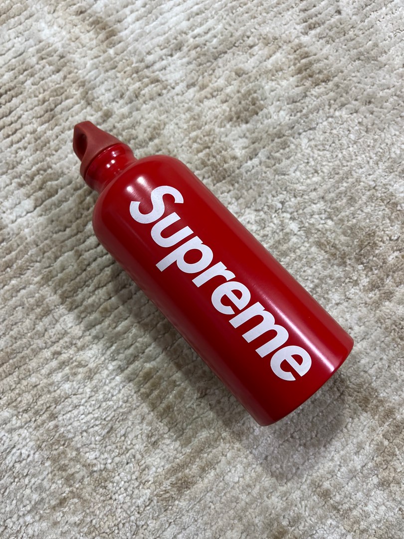 SUPREME SIGG Swiss Made Traveller Water Bottle, Hobbies & Toys, Travel ...