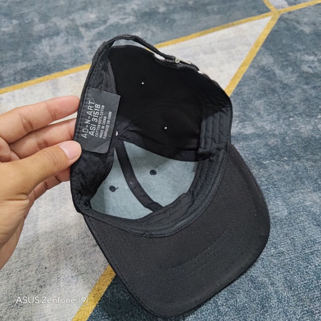 Topi Hitam Logo Besi, Fesyen Pria, Aksesoris, Topi di Carousell