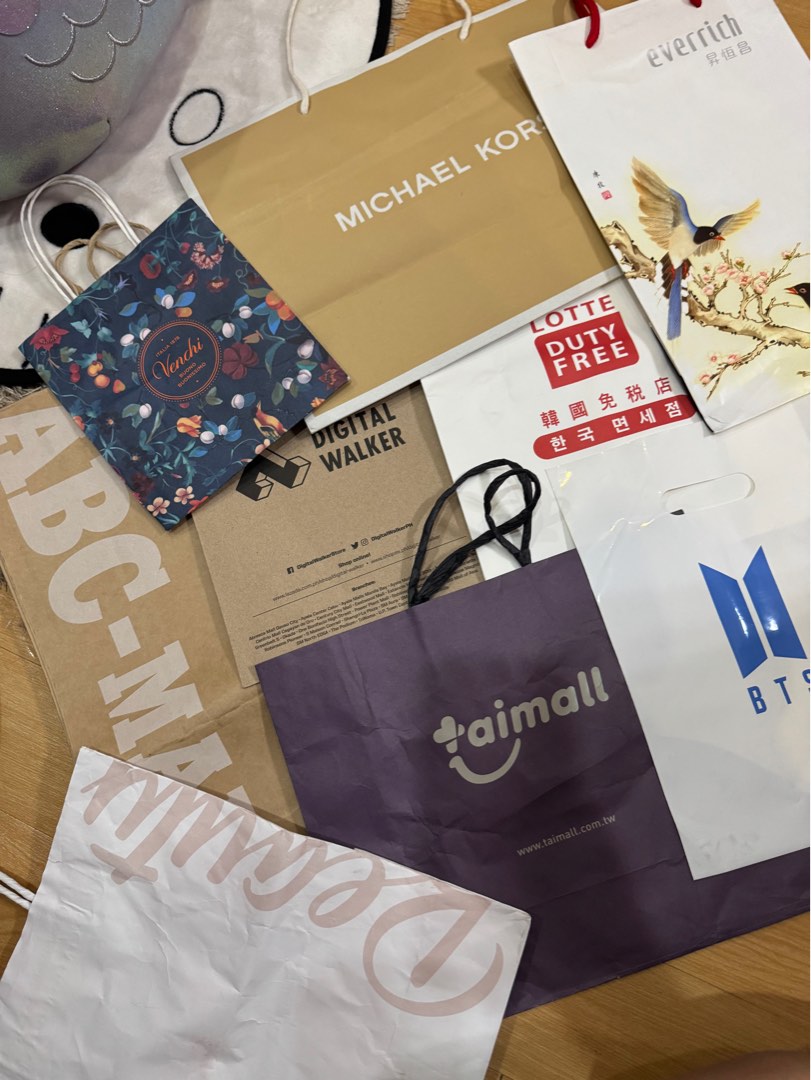 Branded paper bag Michael Corps, Tommy, New Era, Calvin Klein, Mango ...
