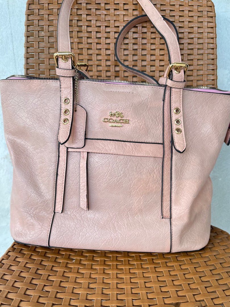 Coach Totebag soft pink, Barang Mewah, Tas & Dompet di Carousell