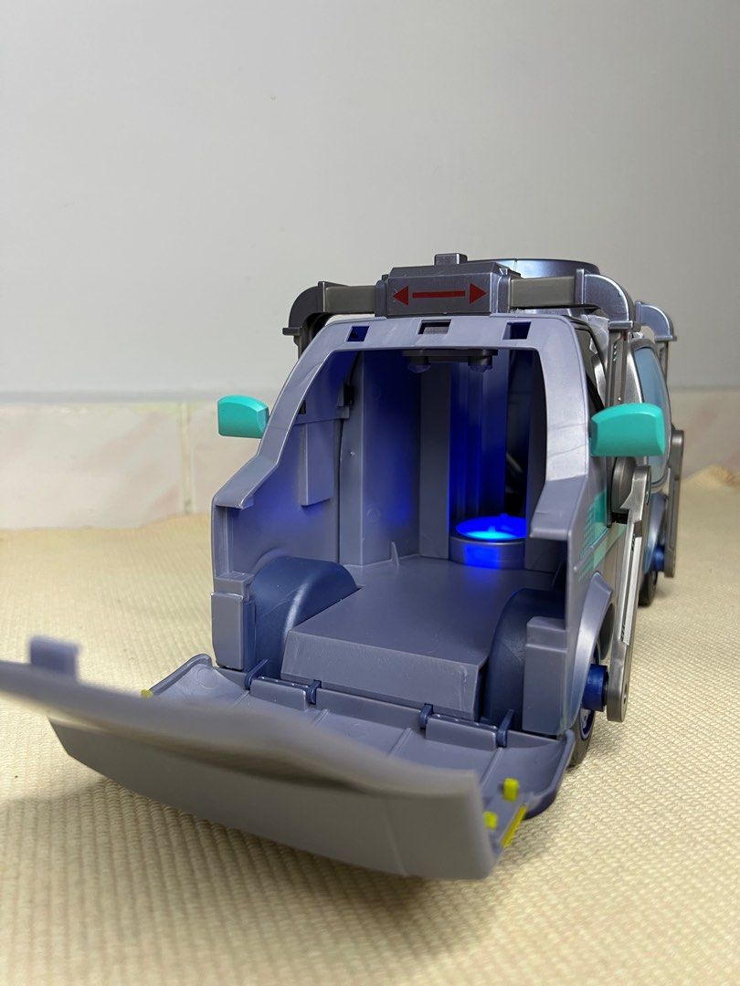 Fortnite Reboot Van with Light & Sounds + Fortnite Mini Figures Peely ...