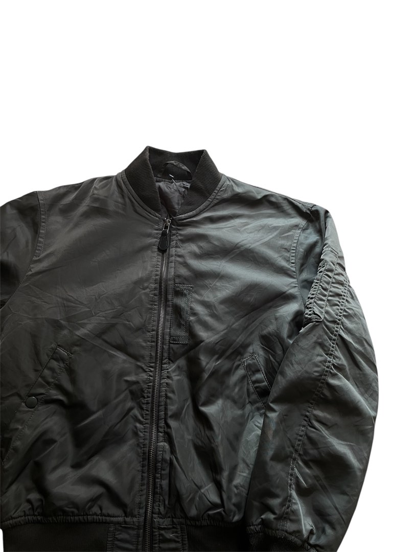 GU Bomber Jacket, Men's Fashion, Activewear on Carousell