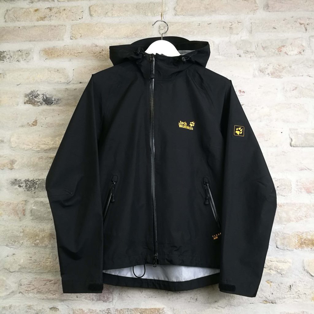 JACK WOLFSKIN WINDBREAKER DEFECT DALAM PIT 25, Men's Fashion, Coats ...
