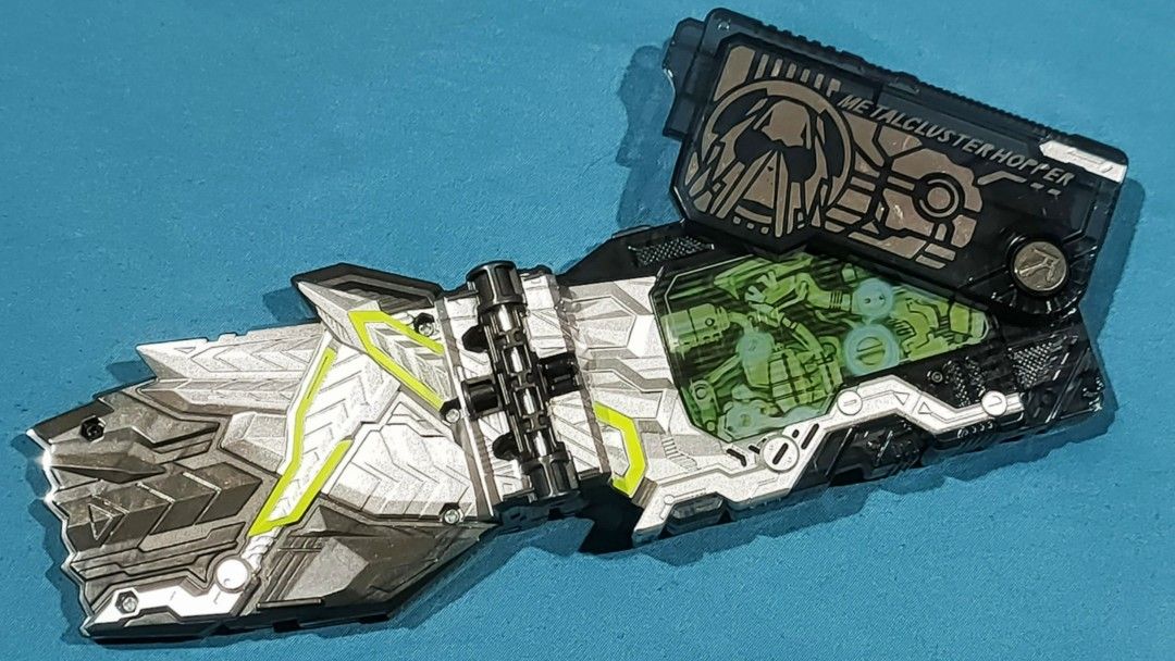 Kamen Rider Zero One DX Metal Cluster Hopper Progrise Key, Hobbies ...