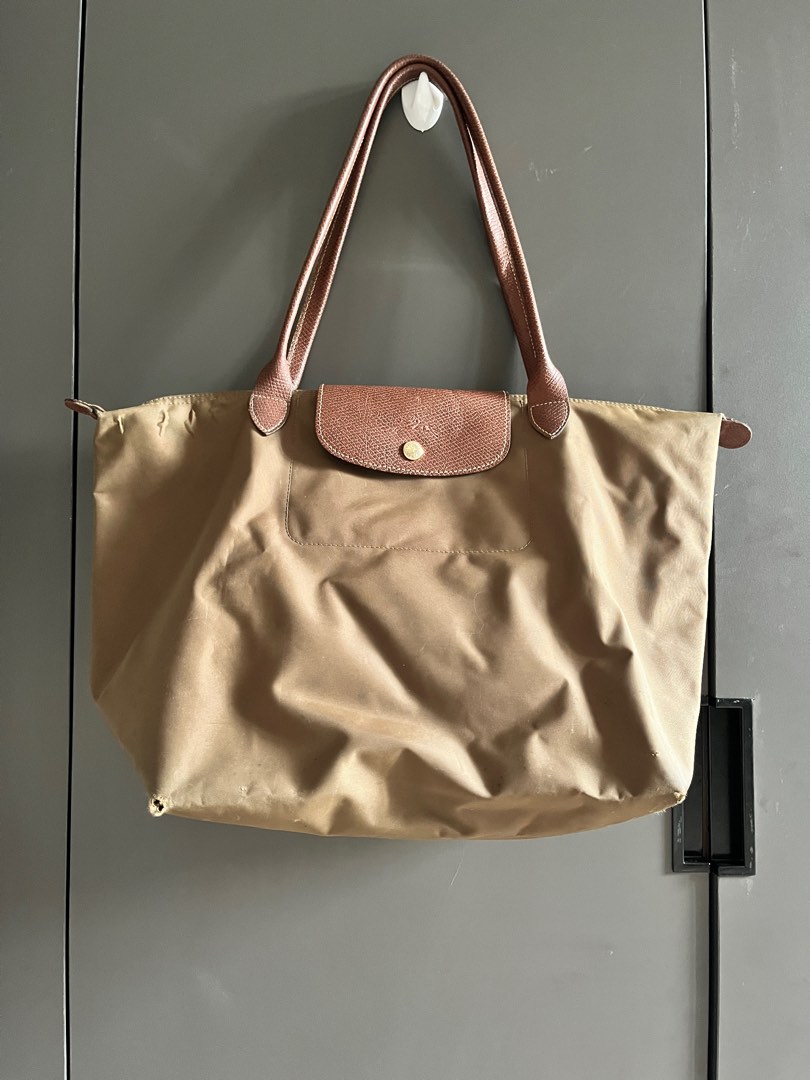 Longchamp Khaki ukuran L, Fesyen Wanita, Tas & Dompet di Carousell
