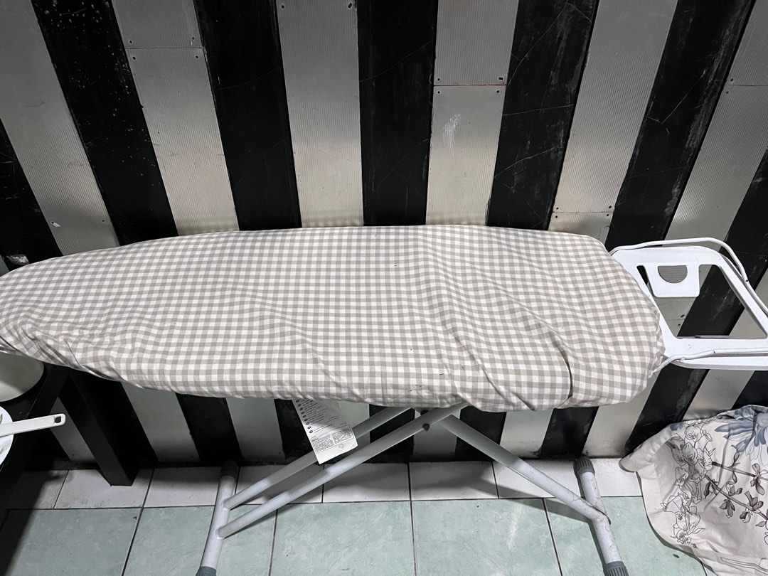 Meja nyetrika ACE, Perabotan Rumah di Carousell