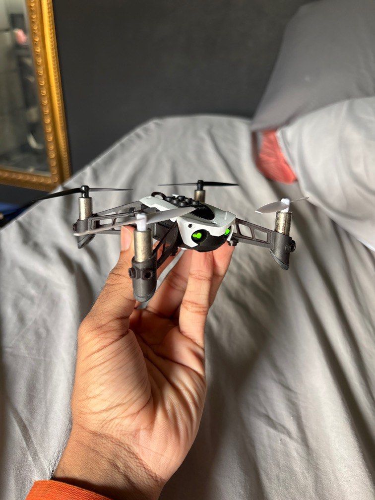 Parrot mini drone (controlled via smartphone app) no box provided, only ...